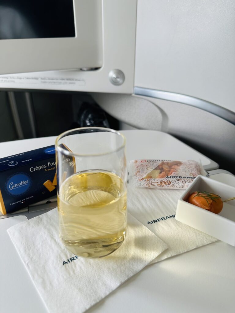 【搭乗記】JALマイルで行くエールフランス航空ビジネスクラス（KIX→CDG）充実の機内食＆サーチャージ不要も嬉しい | むらさきマイラー夫婦が行く！