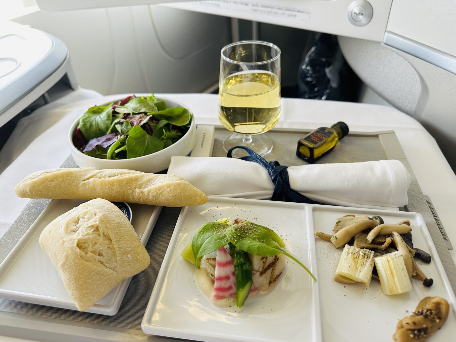 【搭乗記】JALマイルで行くエールフランス航空ビジネスクラス（KIX→CDG）充実の機内食＆サーチャージ不要も嬉しい | むらさきマイラー夫婦が行く！