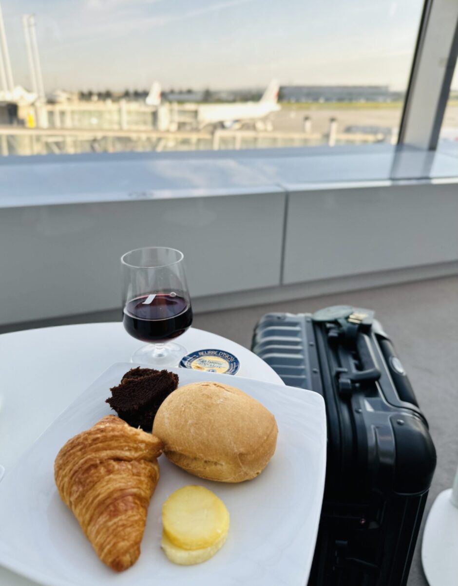【搭乗記】JALマイルで行くエールフランス航空ビジネスクラス（CDG→BCN）短時間フライトでも機内食に手抜きなし | むらさきマイラー夫婦が行く！